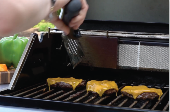 Propane Grilling Tip: Direct Grilling | Blue Rhino