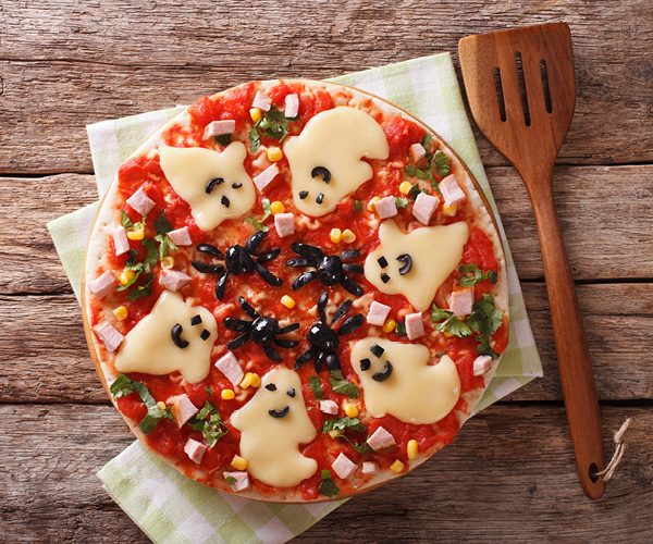 Spooky Grilled Ghost Pizza Recipe | Blue Rhino