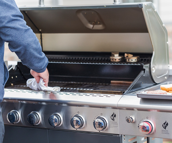 Keep These 5 Spring Cleaning Tips in Mind for Your Grill | Blue Rhino
