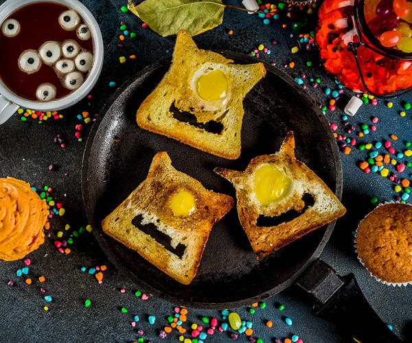 Grilled Cyclops Eggs in a Basket Recipe | Blue Rhino